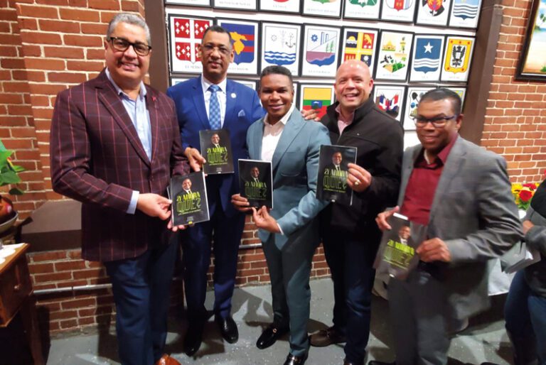 Comediante dominicano presenta libro: ¿Y ahora qué? - El Mundo Boston